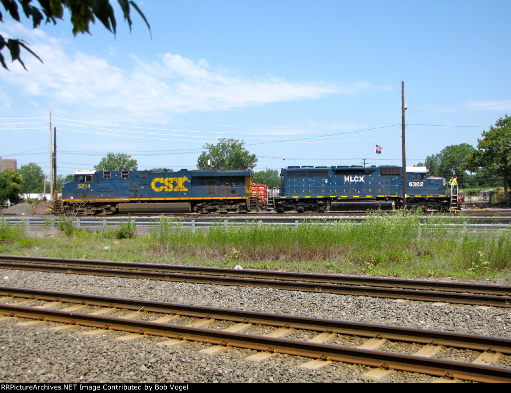 CSX 5214 and HLCX 6302